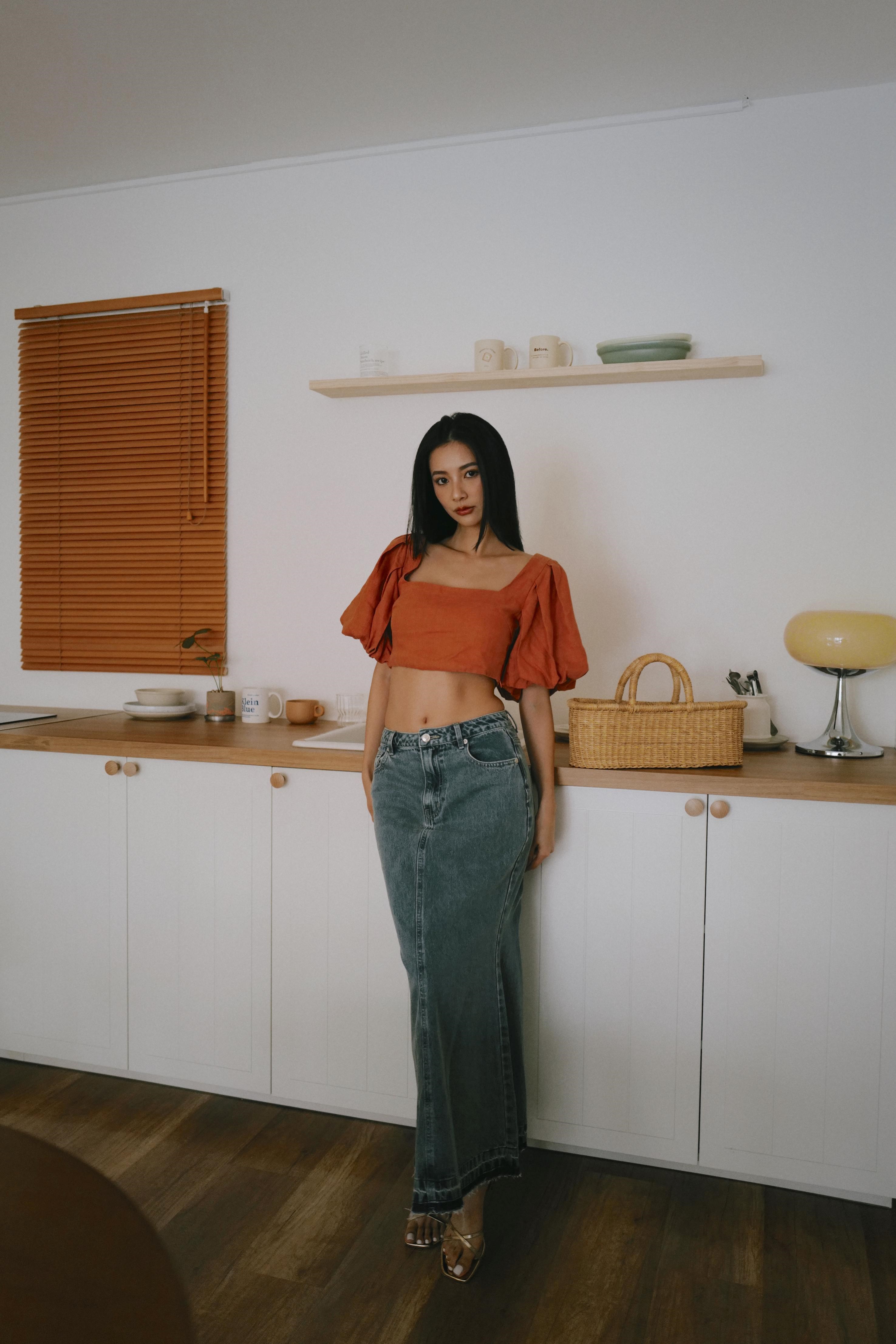 Drama Queen Puff-Sleeve Crop Top ｜ Squarebear.