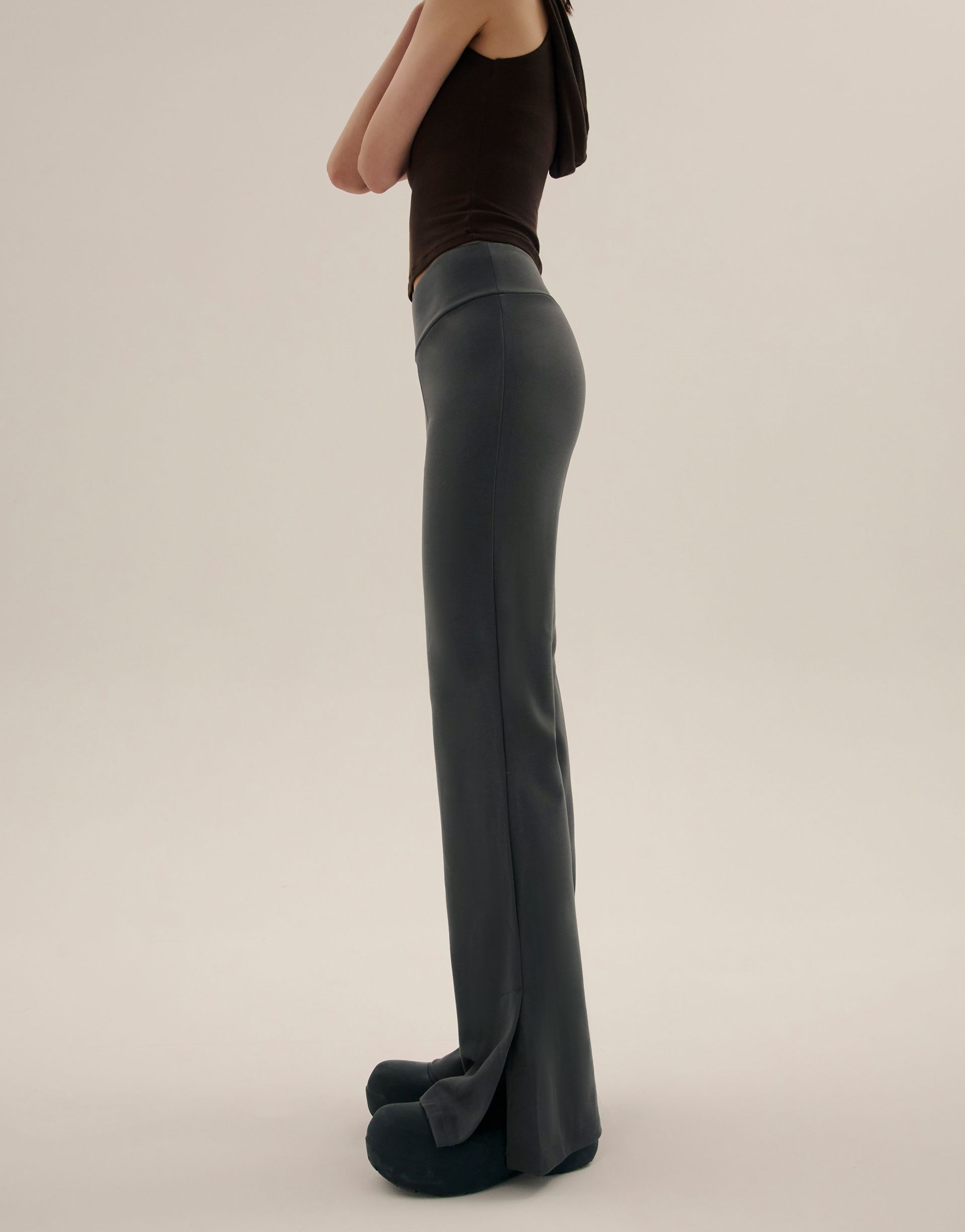 PAZZO-MIT國民美圖瘦瘦褲(高彈羅馬布) ｜ UR LIVING